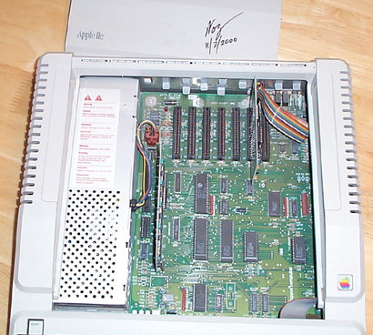 A2Central.com Presents: The platinum Apple IIe - A2Central.com